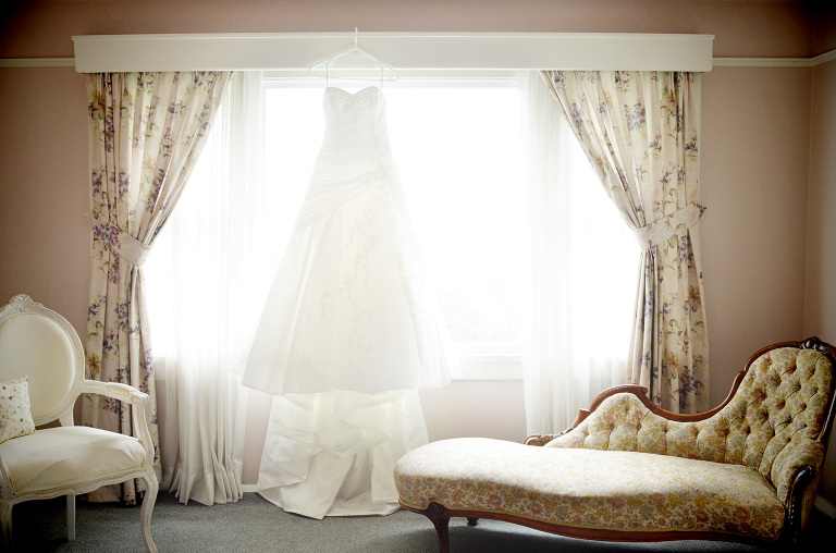 Shauna + Evan {A Rock & Roll Themed Wedding} Minnekhada Lodge | Poco ...